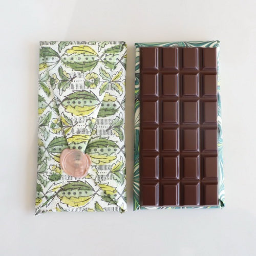 Pistachio chocolate wafer tablet – VANIYE Patisserie